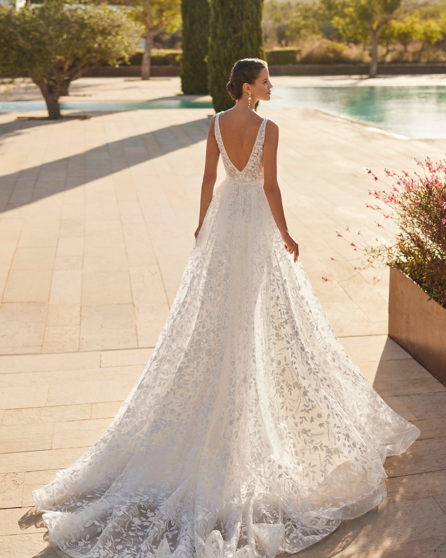 Senin Adriana Alier Rosa Clara: Trouwjurk met overrok